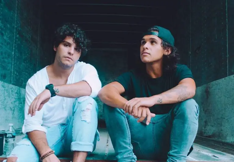 4 Reasons Why You Need to Listen to Tyler & Ryan Falcoa